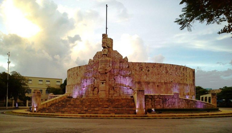 Monumento_a_la_Patria._Mérida,_Yucatán,_México. - Viva Mexico